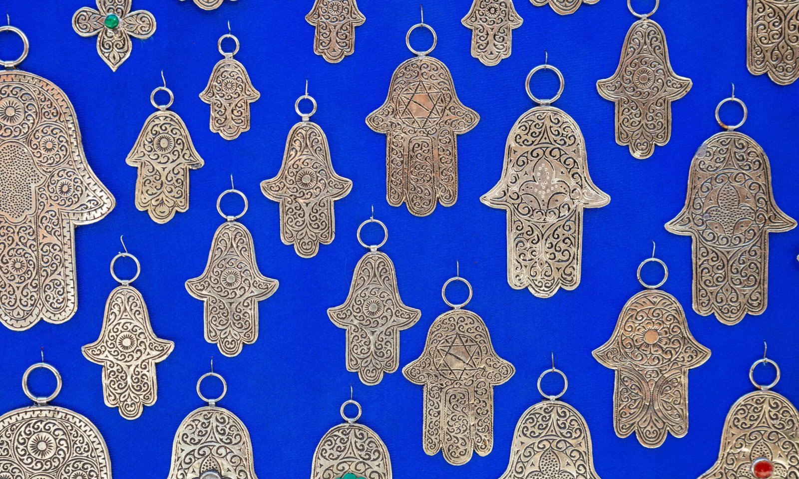 How To Use A Hamsa For Protection + The History Of This Common ...